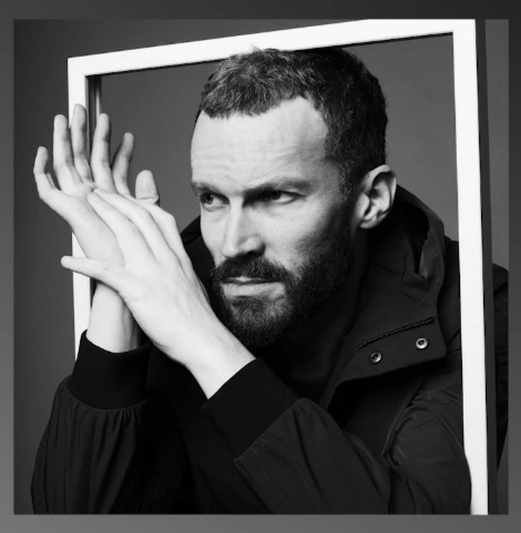 Marcus Marr: Familiar Five – El Santo del Rock