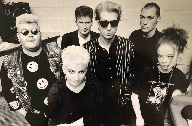 Goodbye Mr MacKenzie: Wake It Up – El Santo del Rock