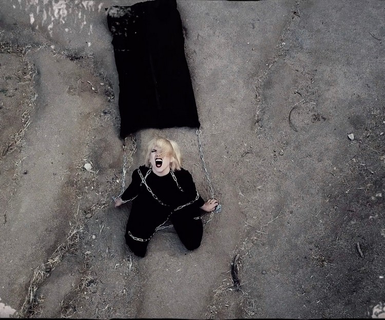 Beauty in Chaos y Kat Leon: Stranger (Holy Wars – Cruel World Mix) – El ...